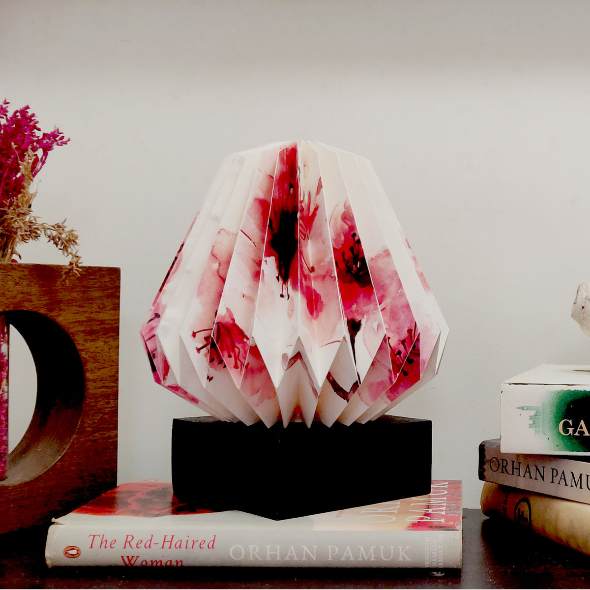 SAKURA COLLAPSIBLE HANDCRAFTED ORIGAMI TABLE LAMP – FLOFTstudio